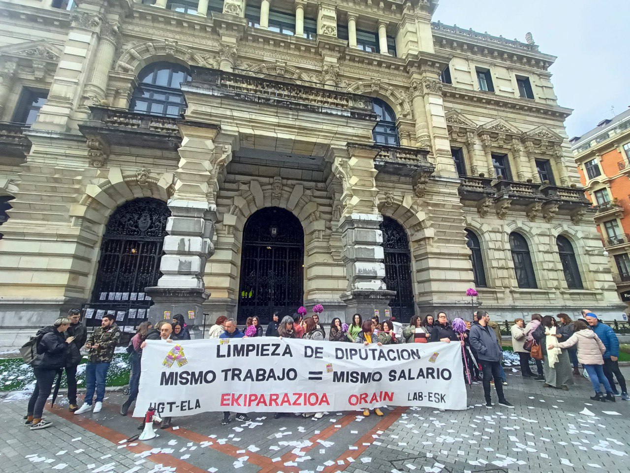 Concentración ante el Palacio Foral de Bizkaia del servicio ...